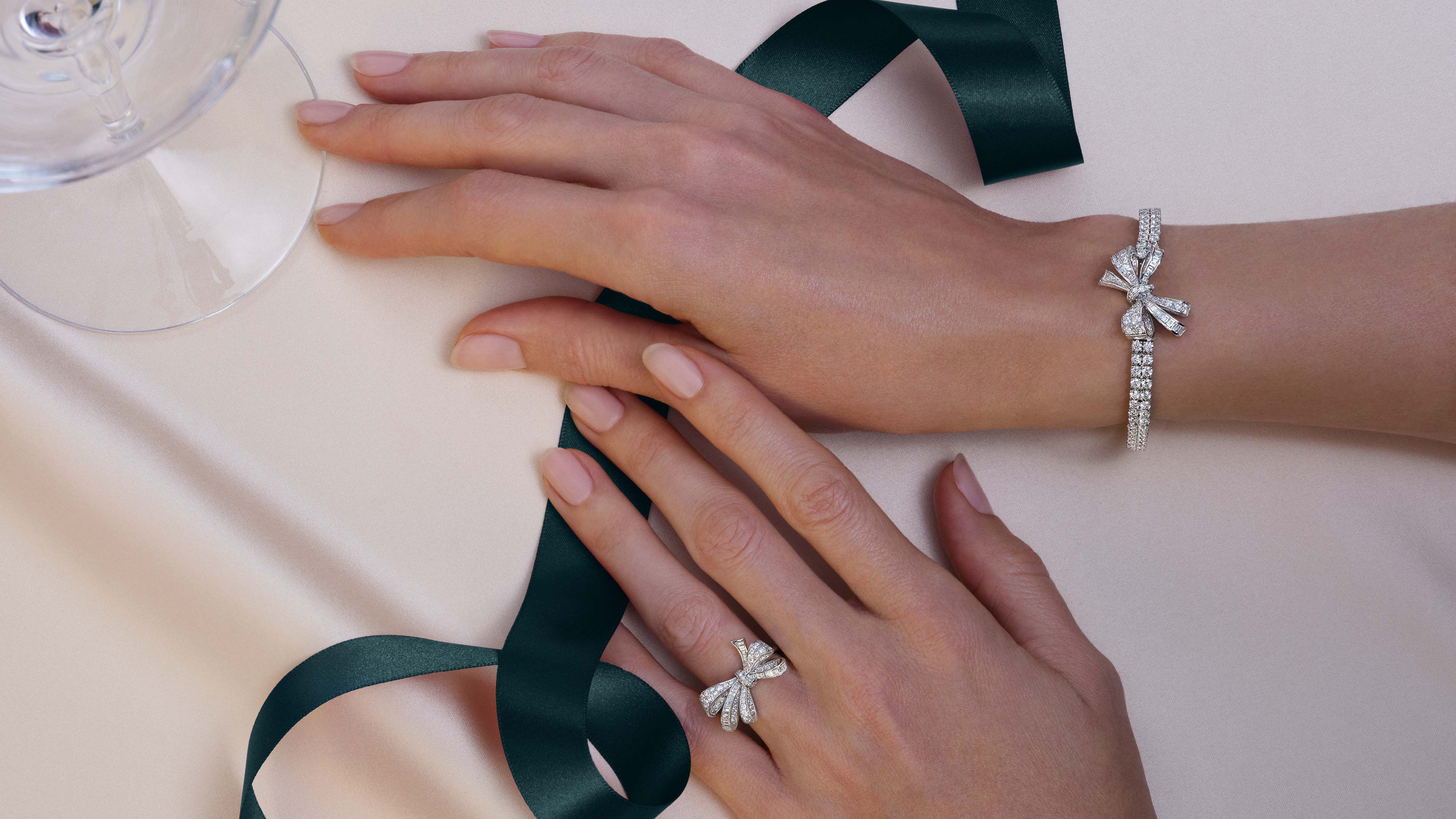 Anniversary Gifts | Romantic Diamond Gifts | Graff