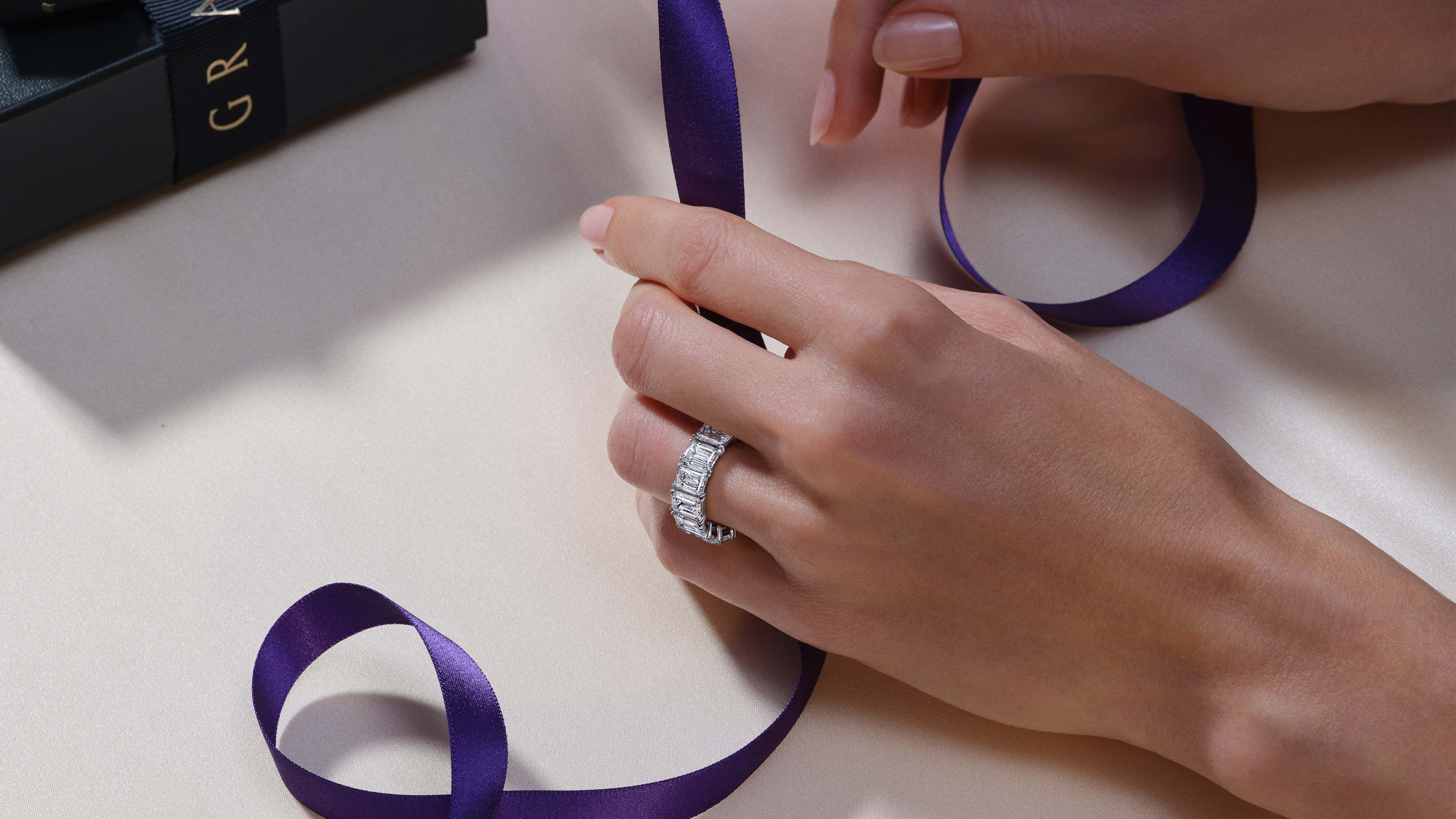 Anniversary Gifts | Romantic Diamond Gifts | Graff